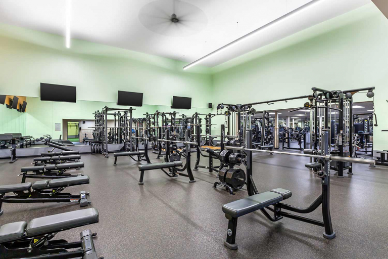 Old Town Chicago Gym With Top Notch Equipment & Cool Space